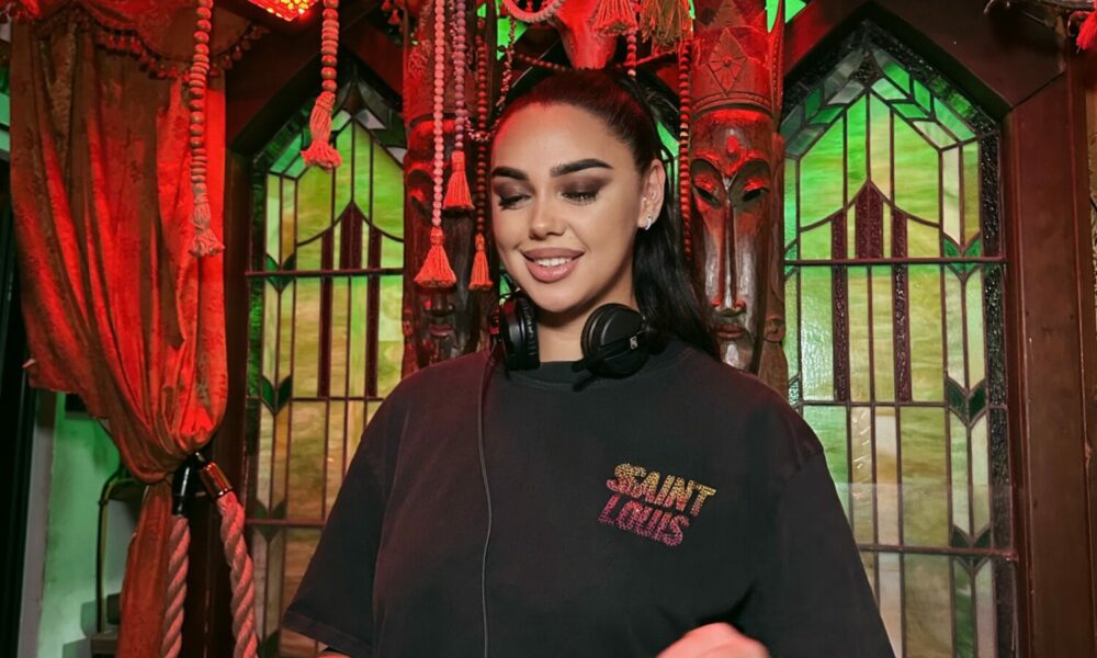 Life & Work with Kate Moon of Miami - Voyage MIA Magazine | Miami City ...